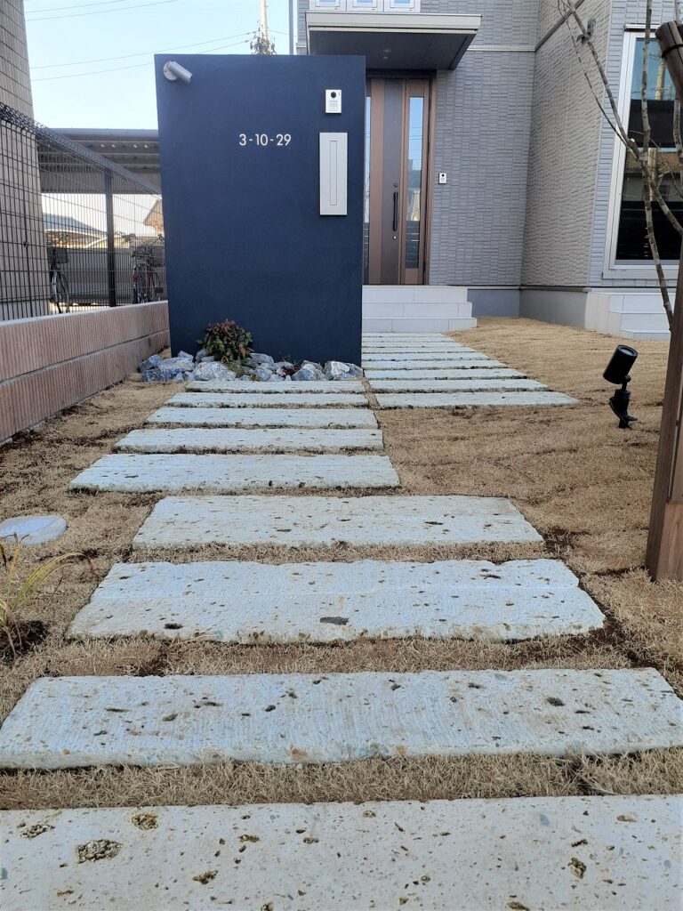 Local Gardeners様施工 セキスイハイム様 宇都宮市新築分譲住宅 大谷石産業株式会社 大谷石の 加工・施工・販売 （栃木県